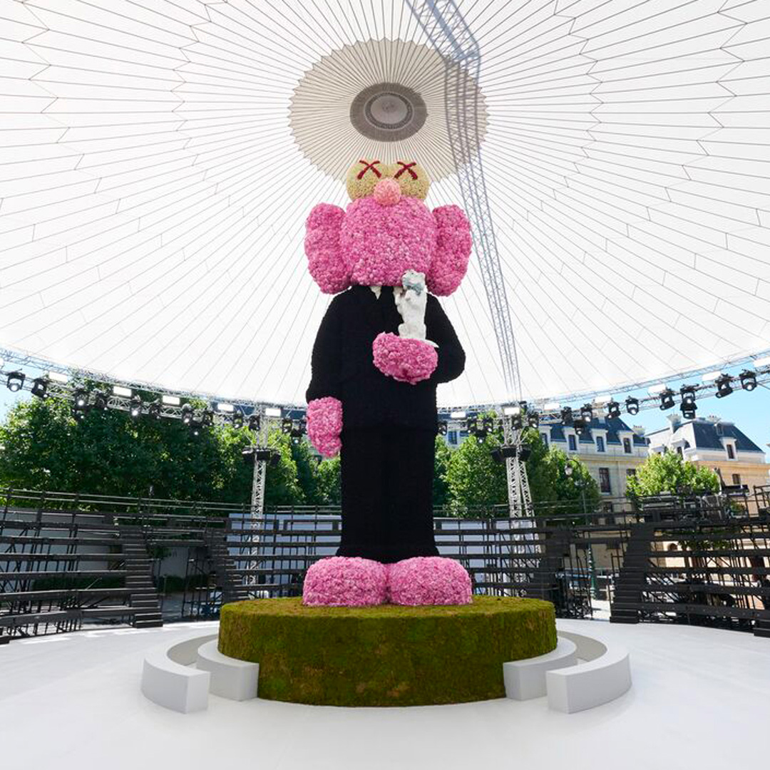 KAWS - Everything 47 / See what made the future